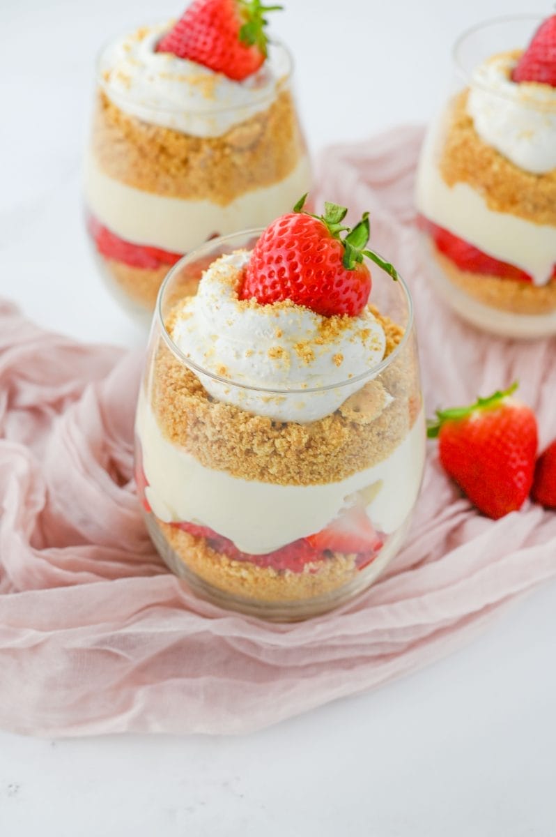No Bake Strawberry Cheesecake Parfaits - JCP Eats