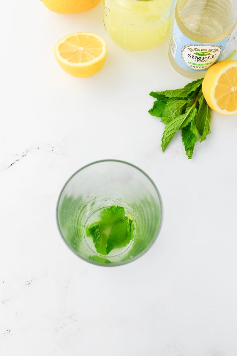 Sparkling Lemonade Mocktail - JCP Eats
