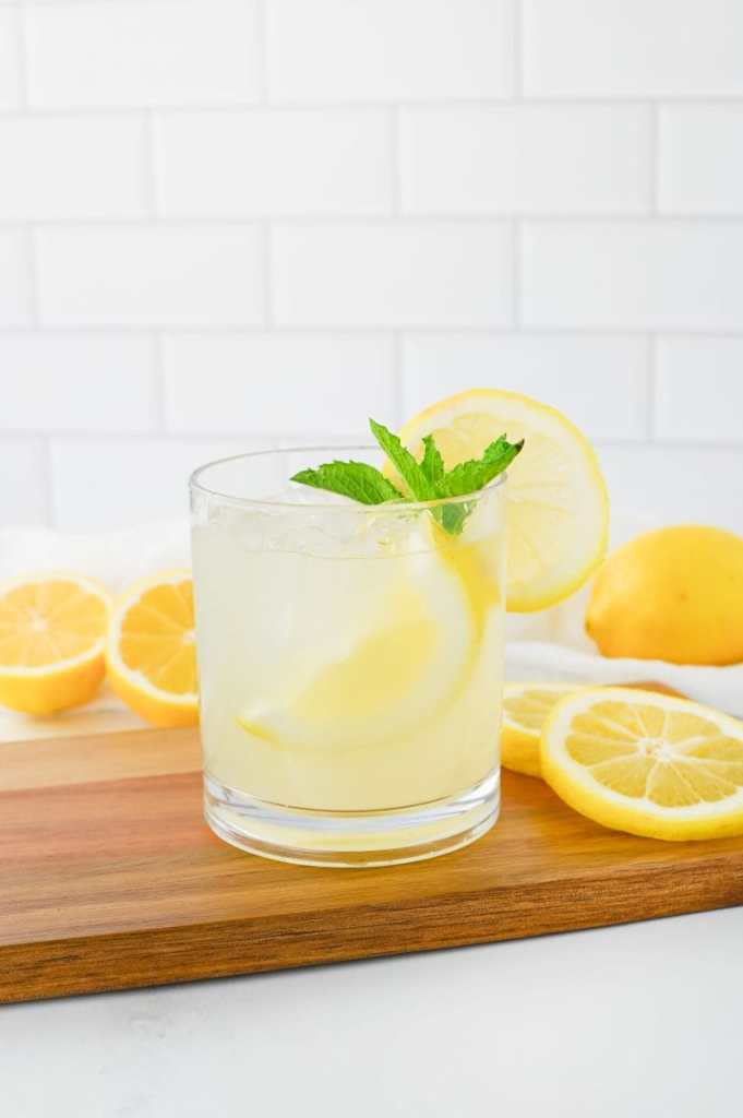 Sparkling Lemonade Mocktail - JCP Eats