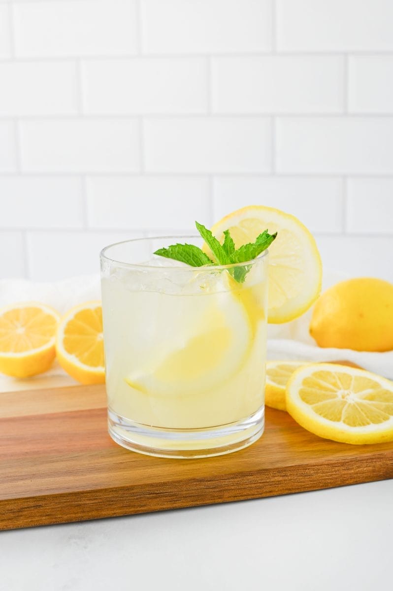 Sparkling Lemonade Mocktail - JCP Eats