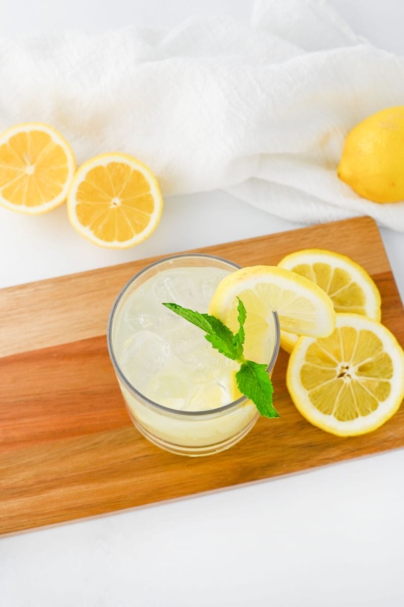 Sparkling Lemonade Mocktail - JCP Eats