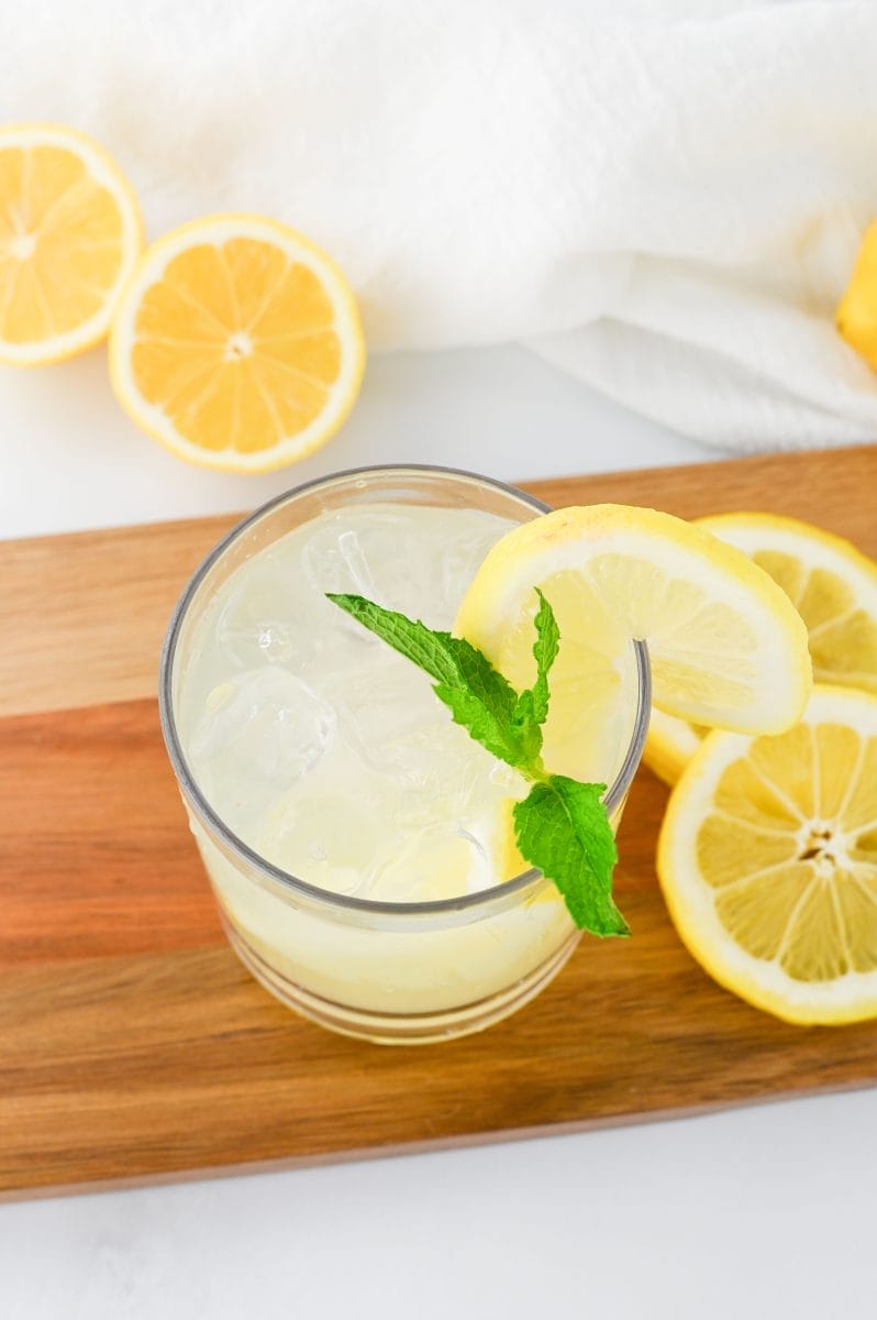 Sparkling Lemonade Mocktail - JCP Eats