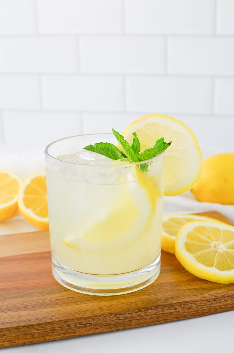 Sparkling Lemonade Mocktail - JCP Eats