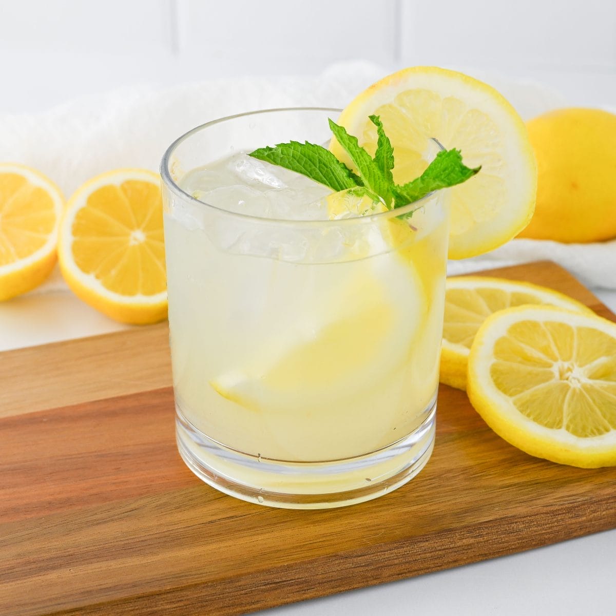 Sparkling Lemonade Mocktail - JCP Eats